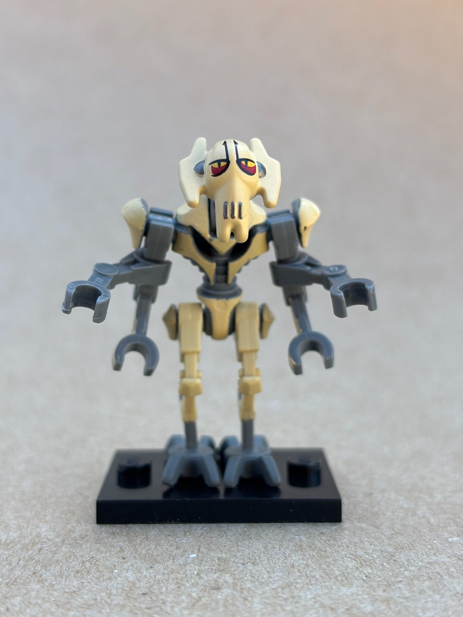 [SW0254] General Grievous - Bent Legs, Tan Armor – ReUseBricks